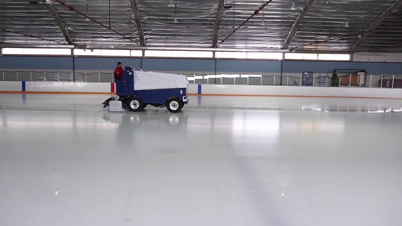 Resurfacing with Zamboni FastICE | Zamboni